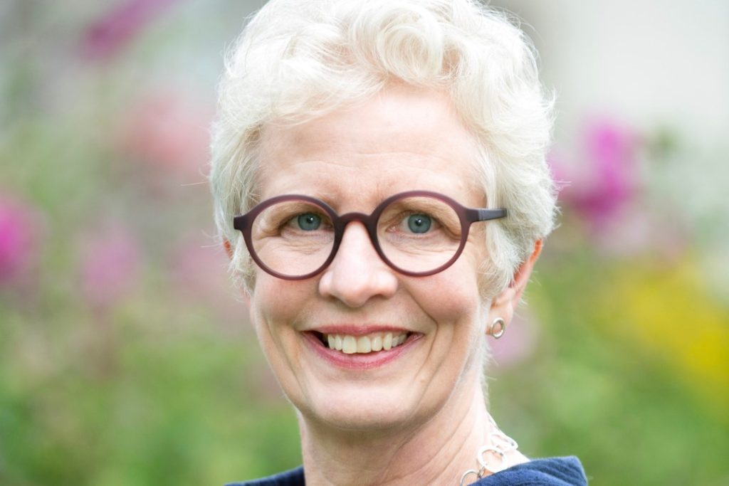 Chief executive moving to different nursing charity - Nurseonestop